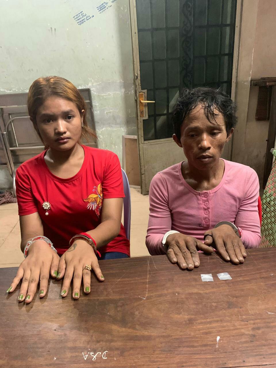 នគរបាលប៉ុស្ដិ៍ចាក់អង្រែលើ ឃាត់ខ្លួនជនសង្ស័យប្រុសស្រី២នាក់ ...