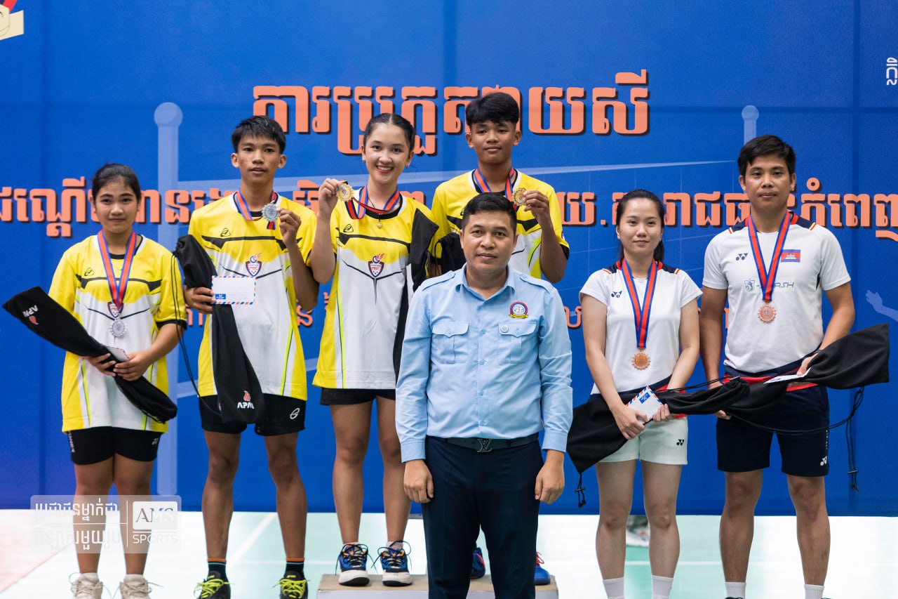 ប្រកួតវាយសីពានរង្វាន់មិត្តភាព ស.ស.យ.ក រាជធានីភ្នំពេញរួមចំណែកបំផុសកីឡាវាយសីកាន់តែផុសផុល - AMS Sports