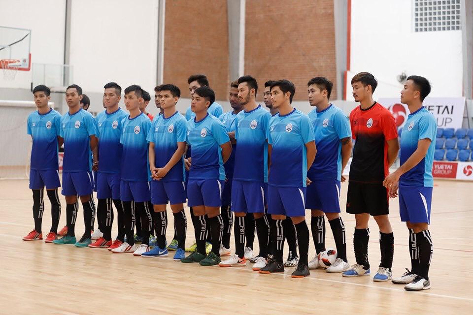 កីឡាករក្នុងបញ្ជីបឋមហ្វូតសាលជម្រើសជាតិត្រៀមជម្រុះជើងឯកអាស៊ី២០២៤ ផ្ដើមហាត់ជុំគ្នាថ្ងៃនេះ ...