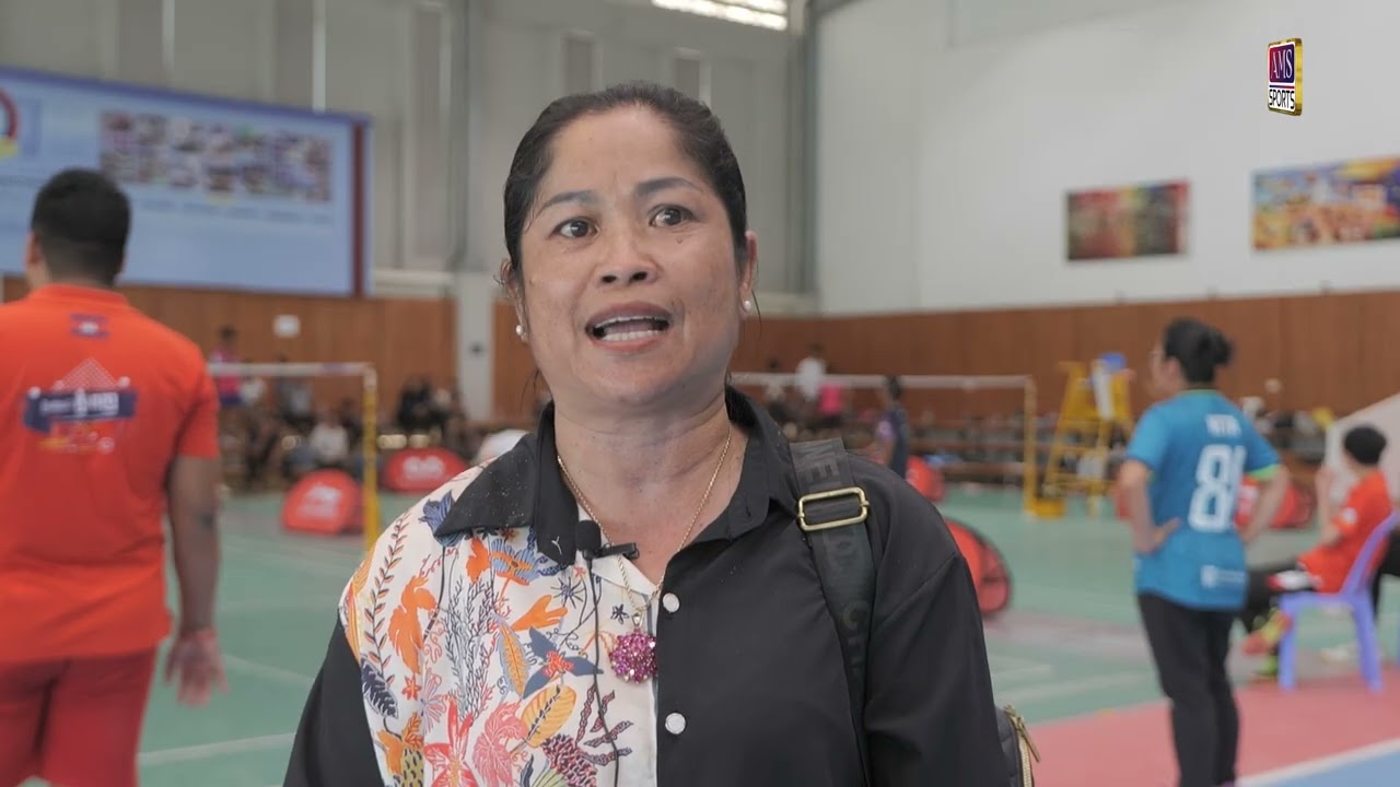 ទឹកចិត្តម្ដាយ! រំសាយការងារភ្លាមៗនៅខេត្តព្រោះចង់មើលកូនចេញប្រកួតពានកីឡាវាយសីលើកដំបូង - AMS Sports